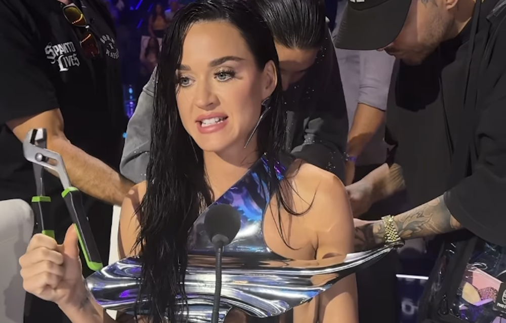 Katy Perry Suffers Embarrassing Wardrobe Malfunction