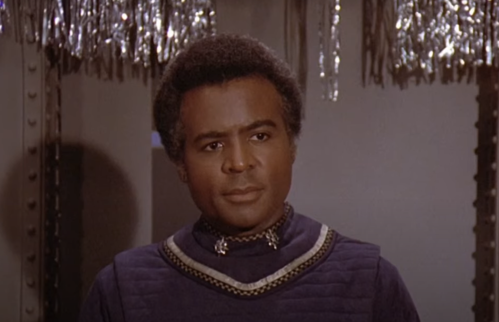 'Battlestar Galactica' Star Terry Carter Dies At 95