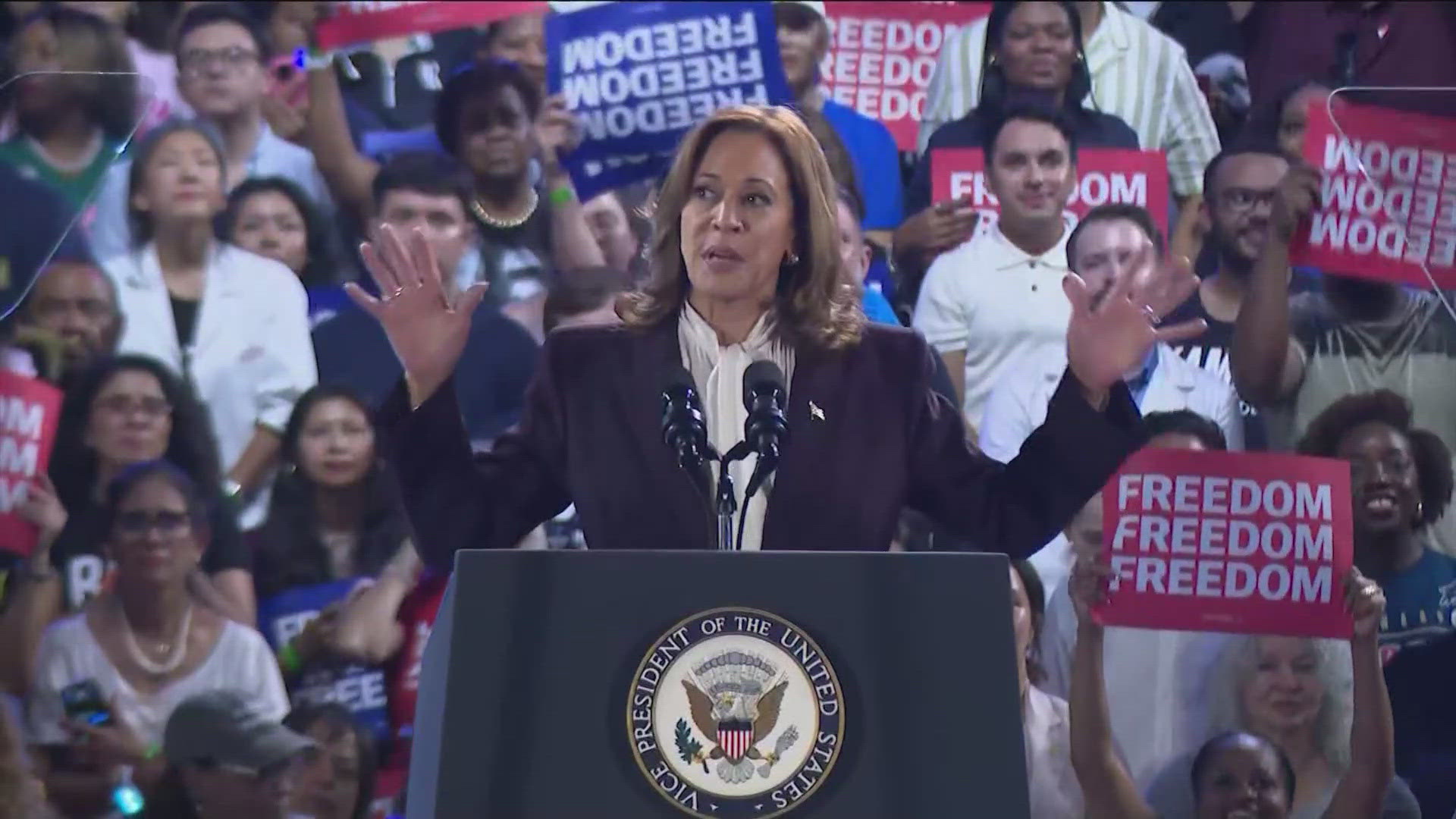 WATCH: Kamala Loses Control Of Houston Crowd After Thousands Show Up ...
