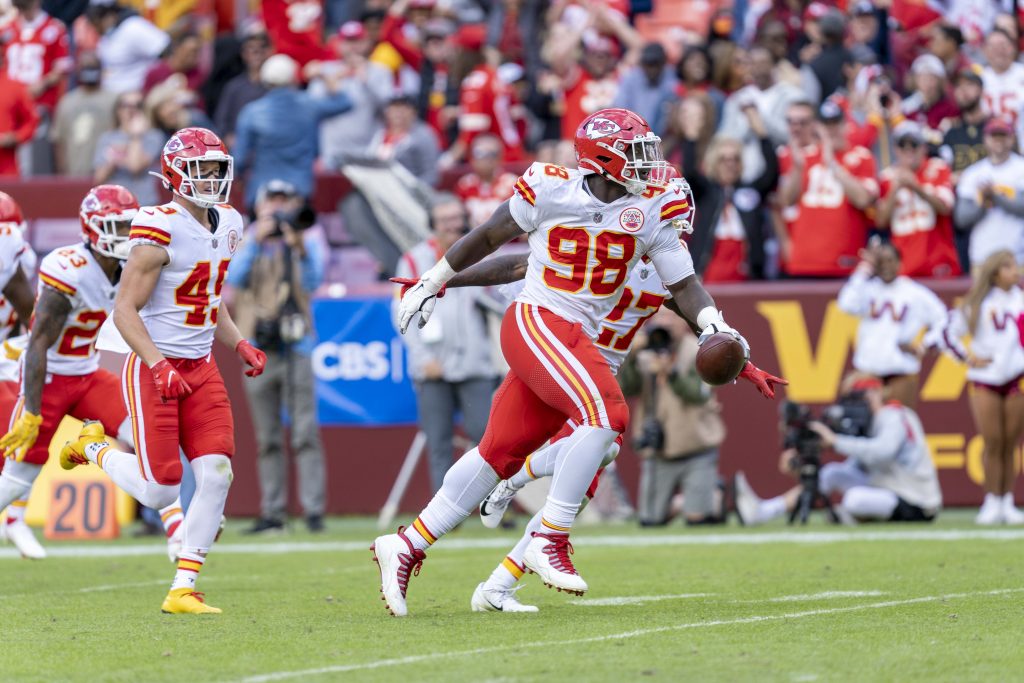 KC Chiefs Player Heroically Saves Falling Child Who Fell Headfirst From ...
