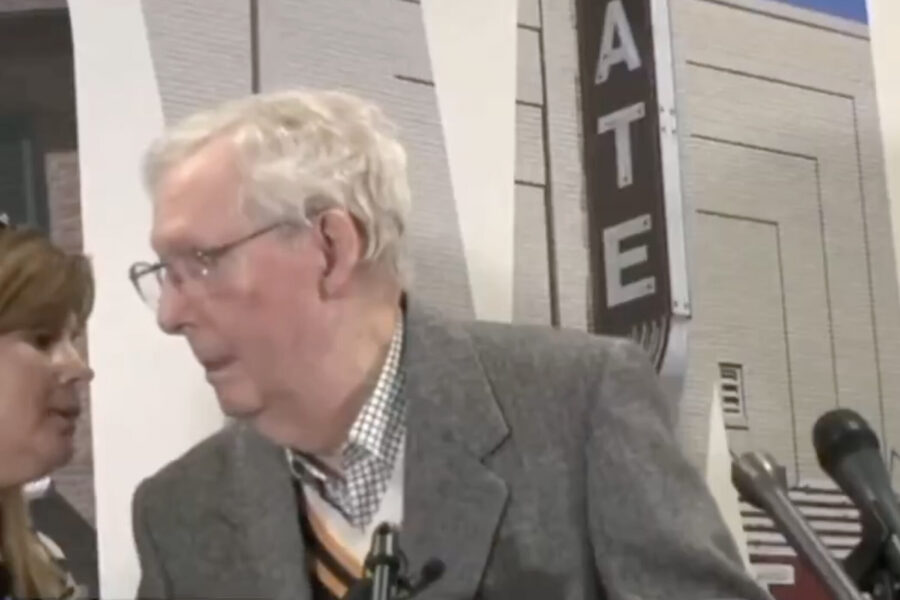 McConnell's Aide Has To Scream Reporter's Question Into His Ear: 'My ...